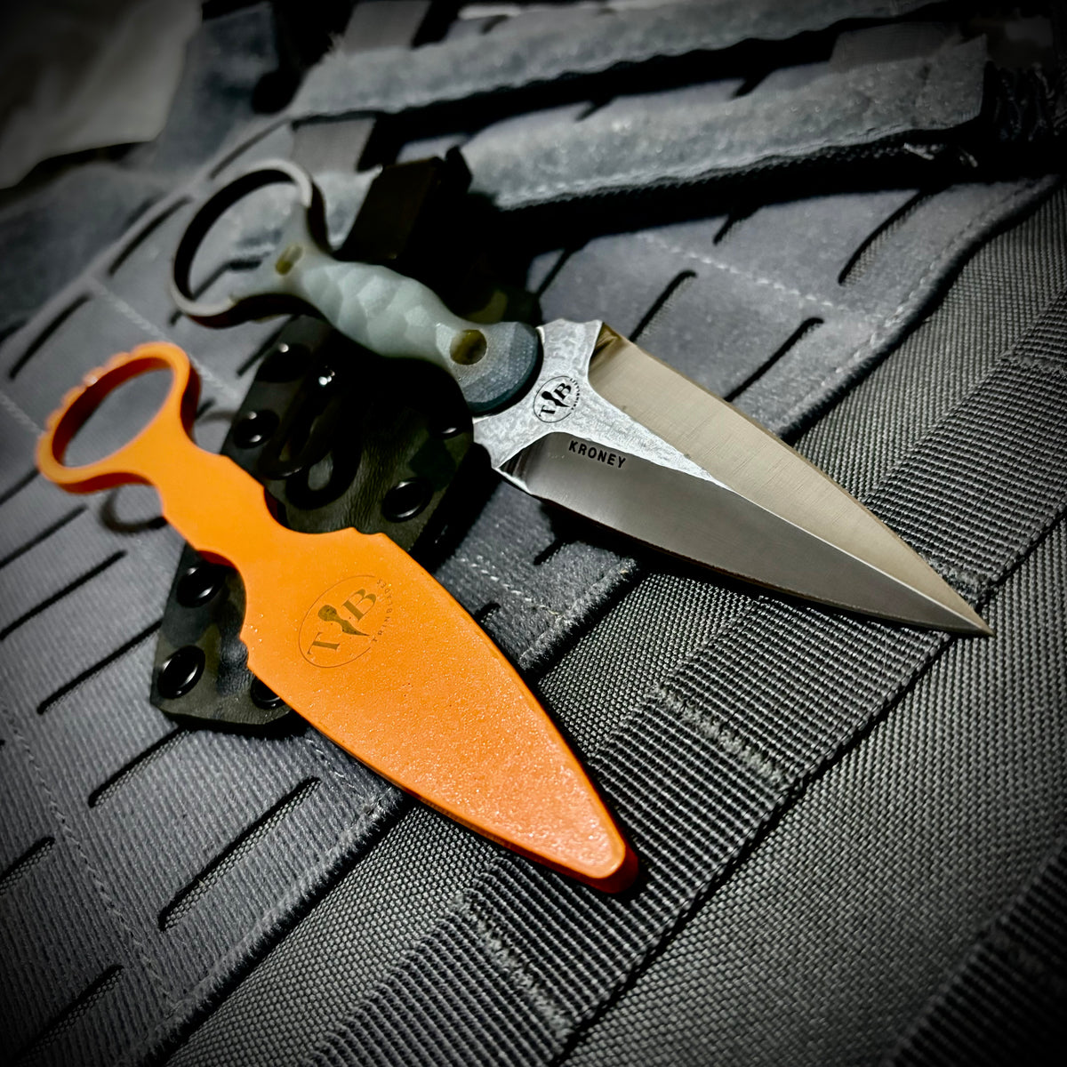 The Kroney with trainer (Natural G10) – TRINBLADES